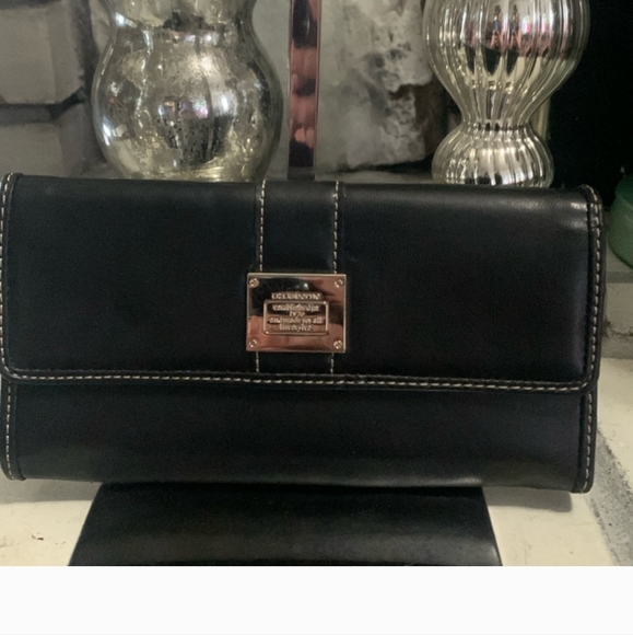 Liz Claiborne | Bags | Liz Claiborne Wallet Black Wsnap Lock Euc | Poshmark